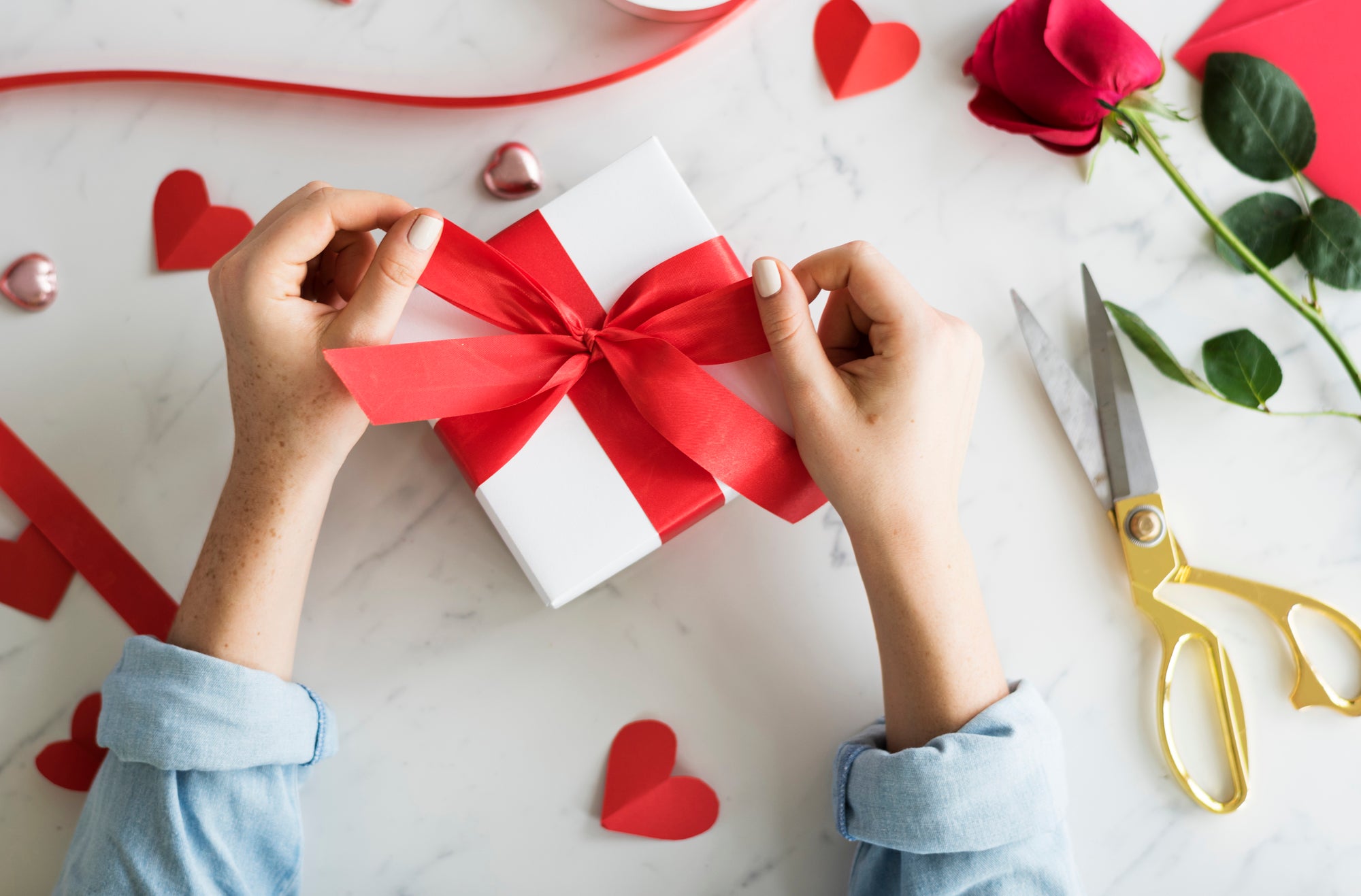 20 Eco-Friendly and Reusable Gift Wrap Ideas and Tips | Latex For Less